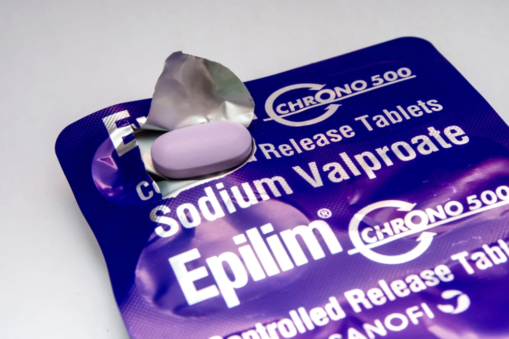 Fewer than half of pharmacists issue warning cards for patients using ...