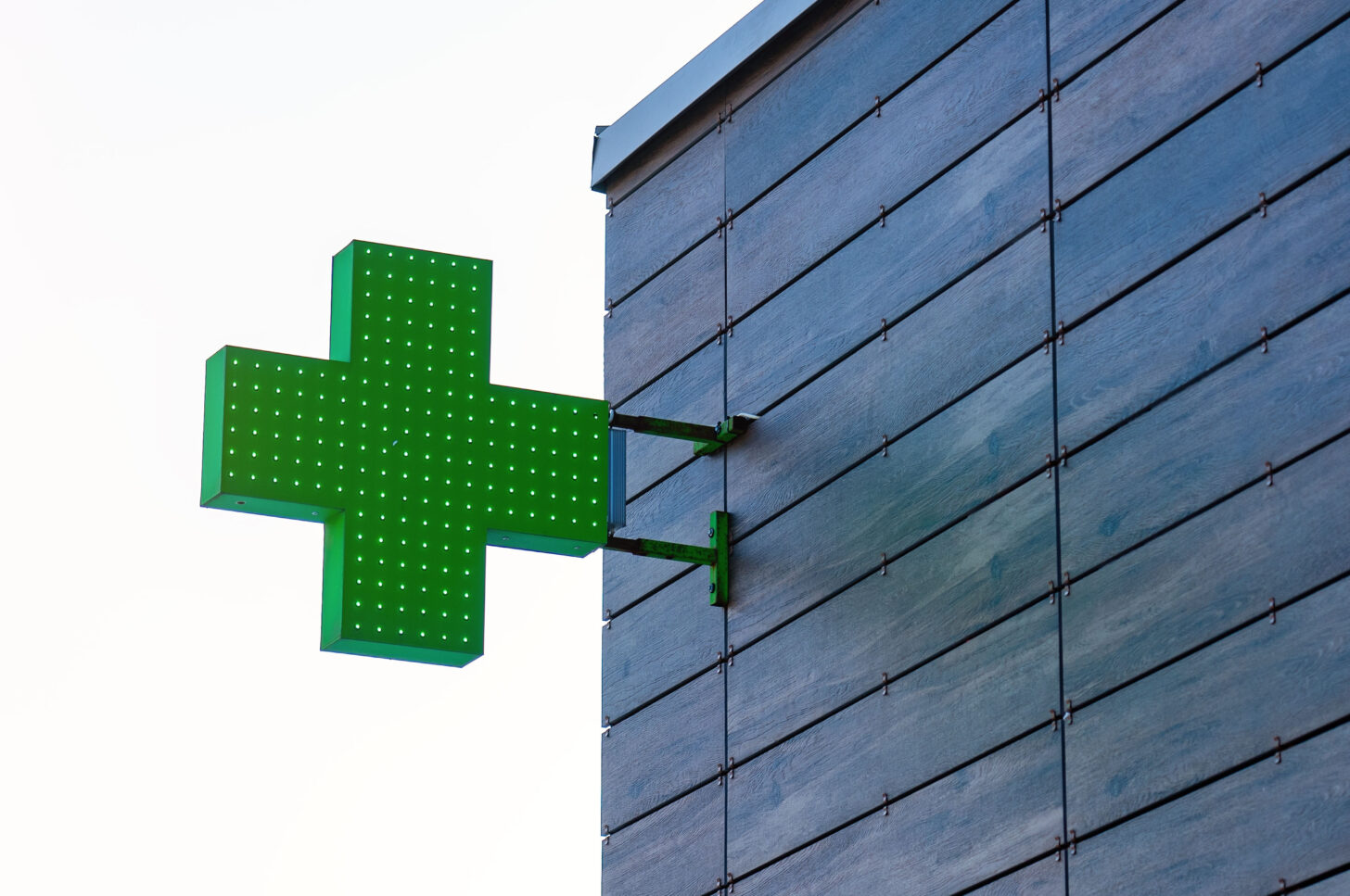 Pharmacy owners vote to reduce services in protest against funding ...