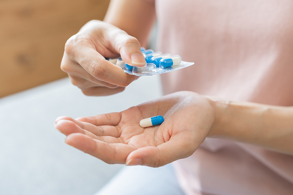 Almost 80% of pharmacies receive inappropriate antibiotic requests ...